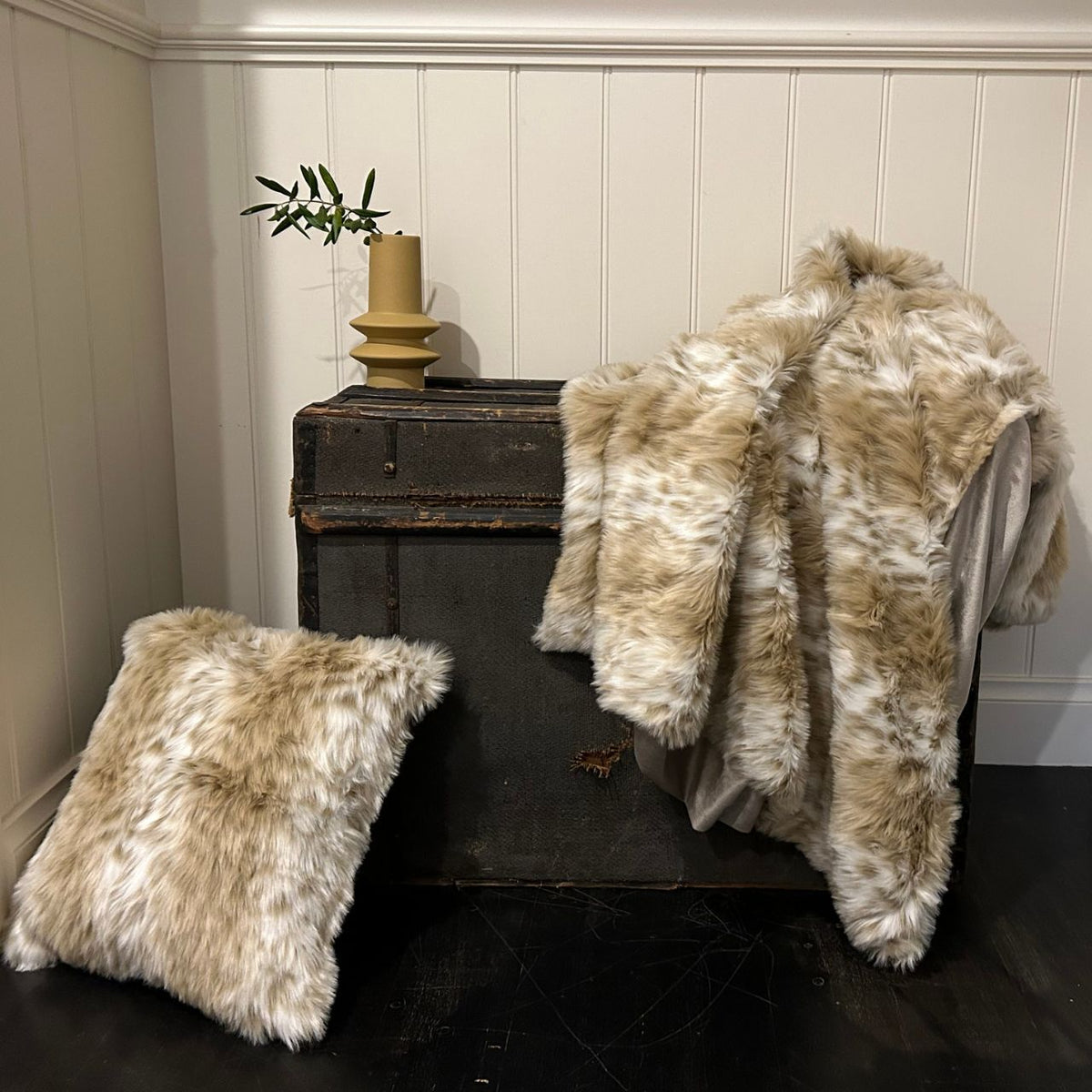 Magnus Throw Rug